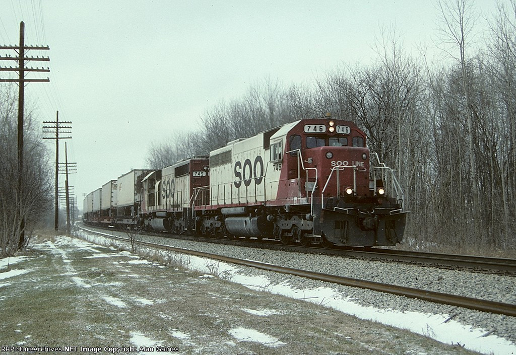 Soo Line SD40 746